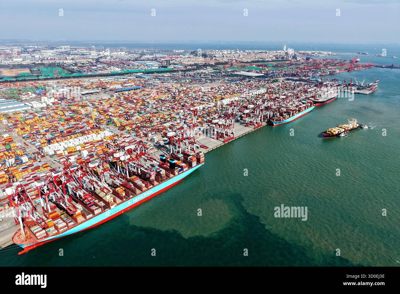 Aerial photo shows the container terminal of Qingdao Port in Qingdao ...