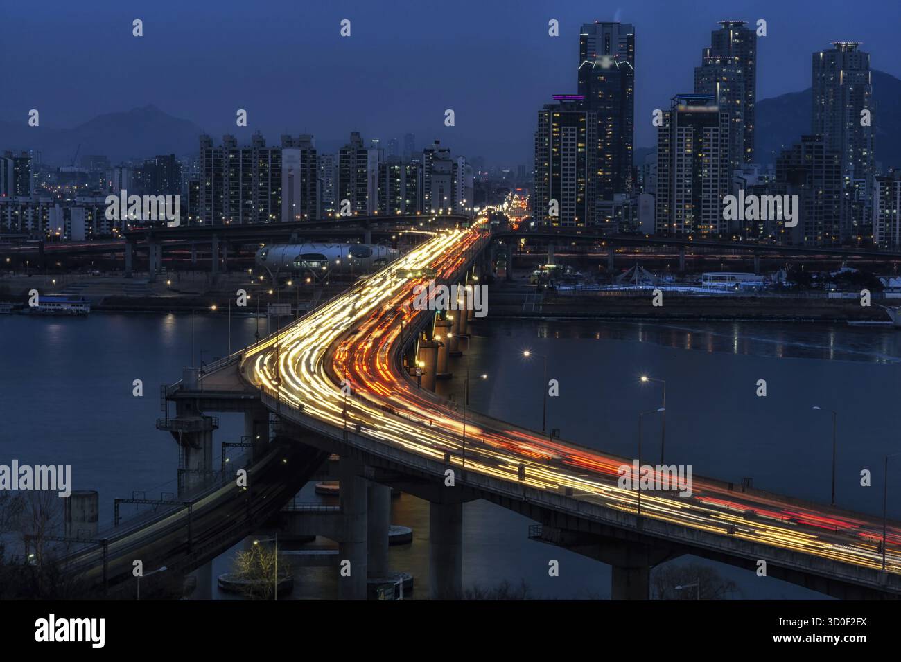Rush hour time over the cheongdam bridge in seoul, south korea ...