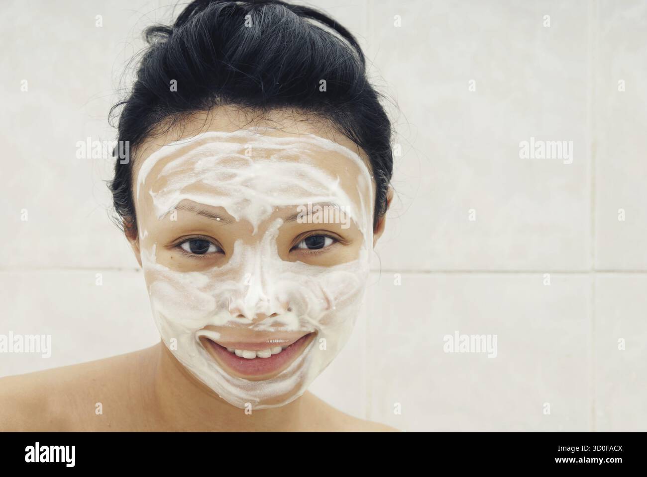 Smiling woman with moisturizing facial cream Stock Photo - Alamy