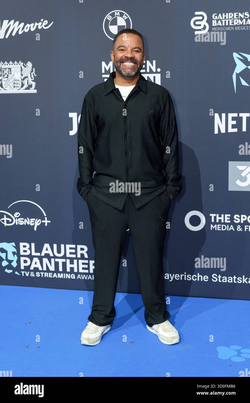 Simon Pearce bei der Verleihung vom Blauer Panther - TV & Streaming ...