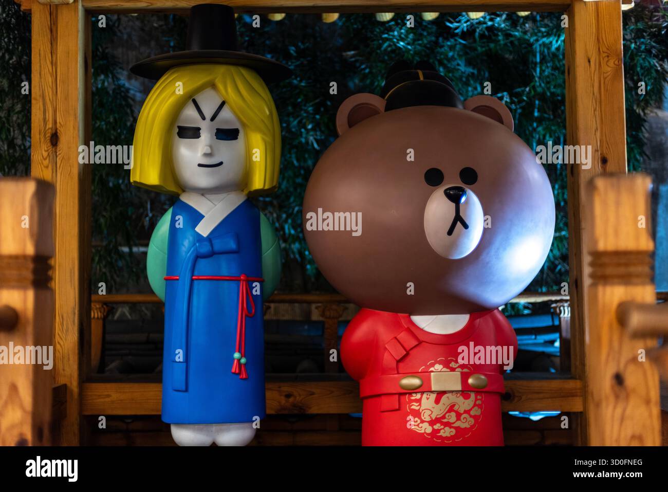 Two cartoon characters in traditional Korean attire in Seoul, South ...