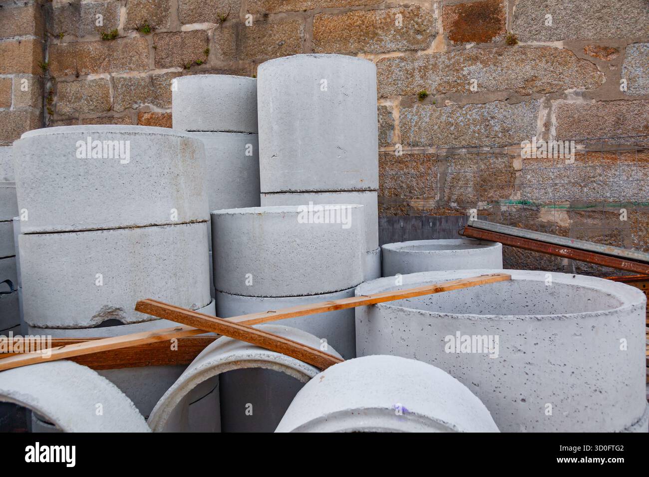 Concrete well construction site hi-res stock photography and images - Alamy