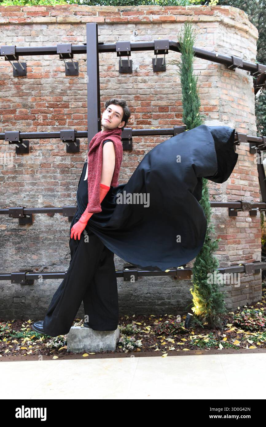 Venice, Italy, October 22, 2025. Skilled hands: Galeries Bartoux. Designers: Anita Barbieri ...