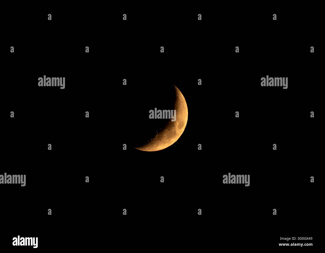 Waxing crescent moon photography tips for astrophotography enthusiasts ...