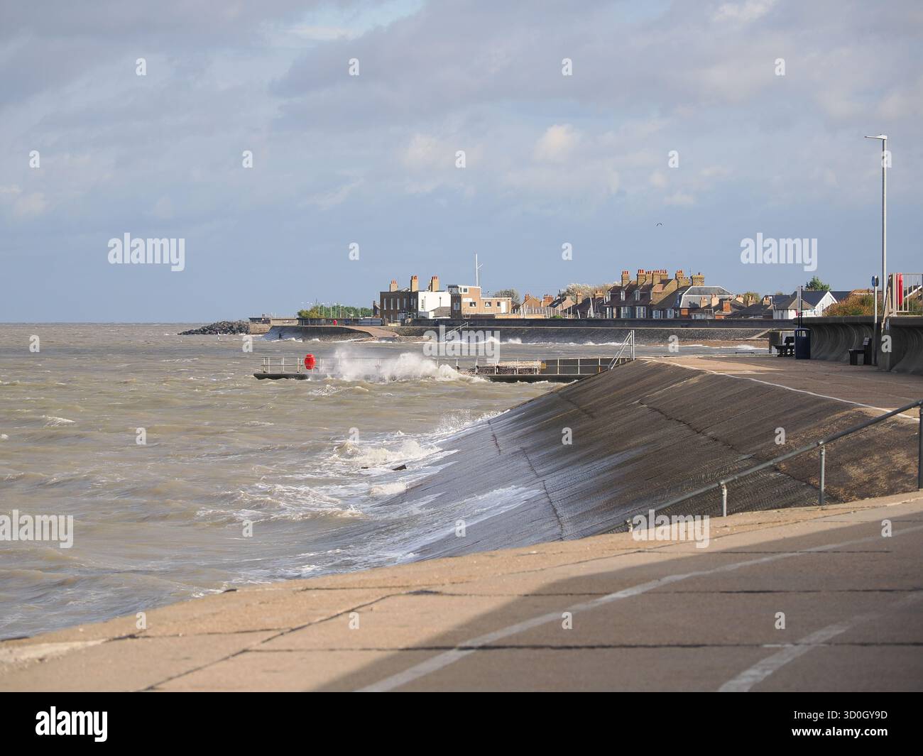 Sheerness, Kent, UK. 23rd Oct, 2025. UK Weather: workers are seen ...