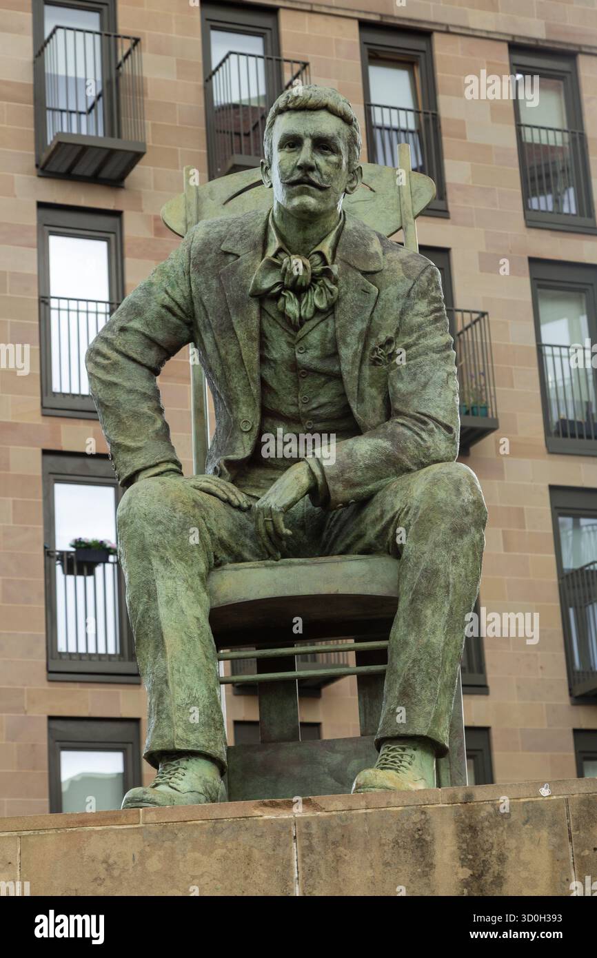 Charles rennie mackintosh sculpture hi-res stock photography and images ...