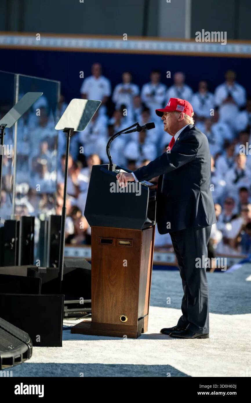 Donald Trump delivers remarks to U.S. Navy sailors during the Navy’s ...