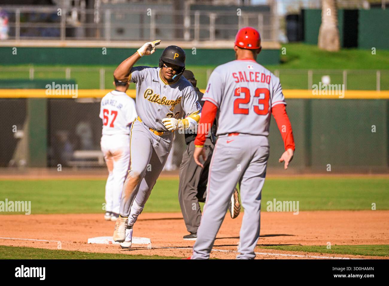 Salt River Rafters right fielder Esmerlyn Valdez (27) homers in the ...