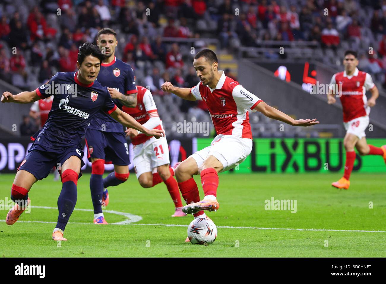 Braga's Leonardo Lelo controls the ball next to Red Star's Seol Young ...
