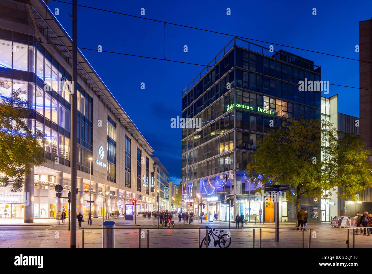 Dresden Stadtzentrum Prager Straße am Abend Dresden Sachsen Deutschland ...