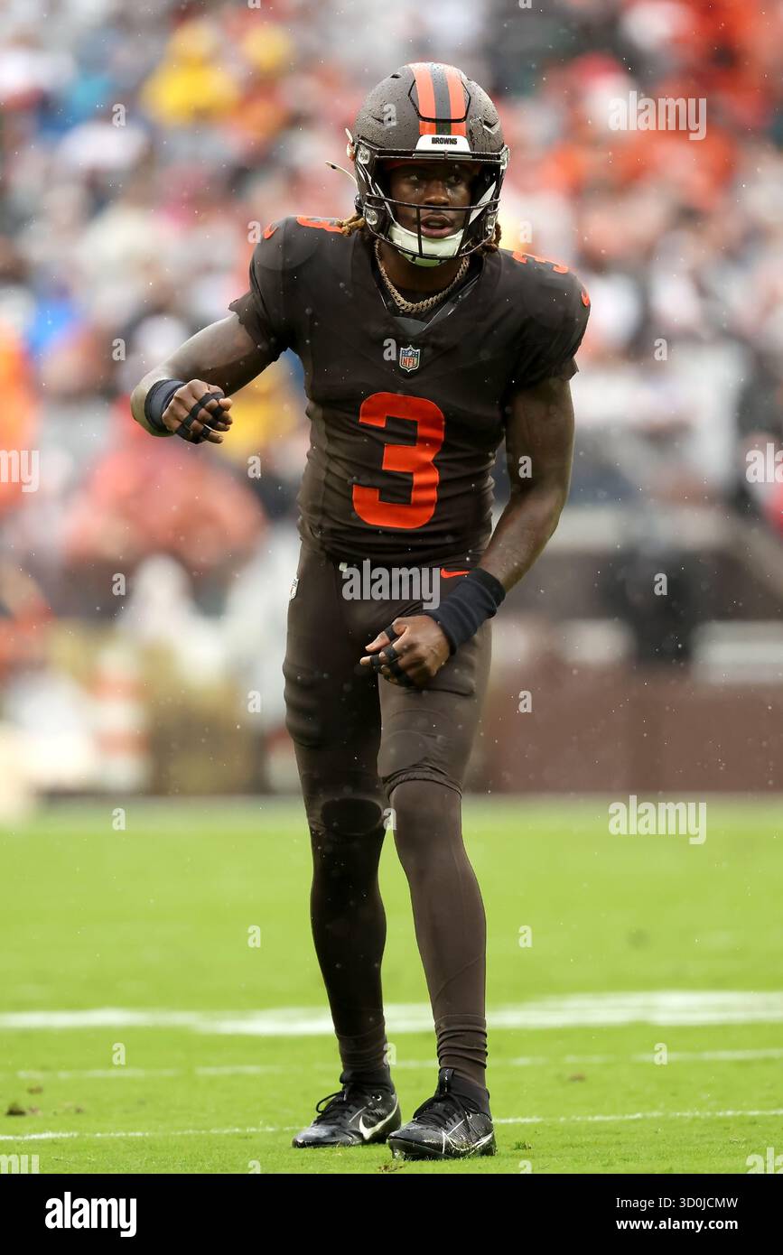 Cleveland Browns wide receiver Jerry Jeudy (3) lines up for a play ...