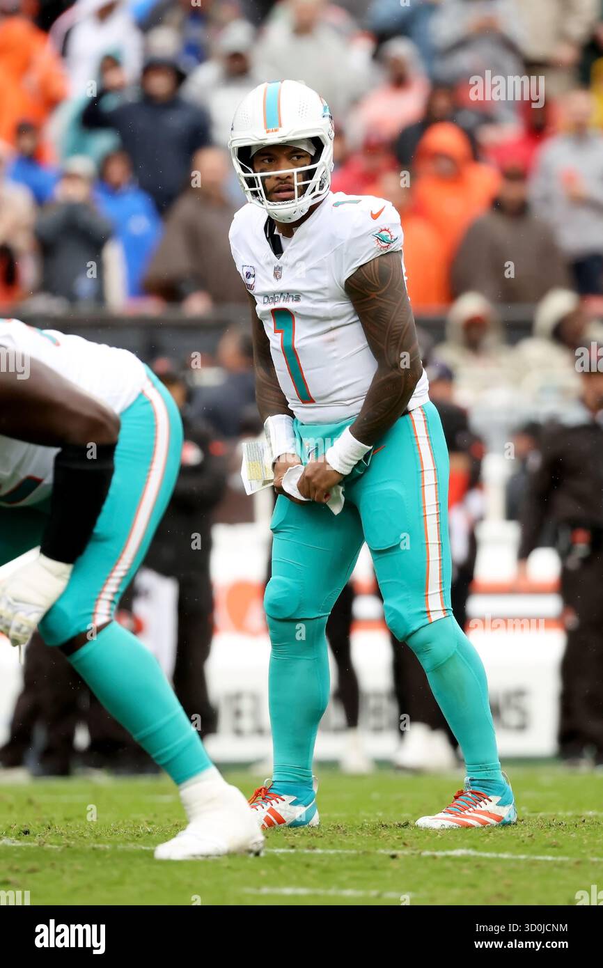 Miami Dolphins quarterback Tua Tagovailoa (1) lines up for a play ...