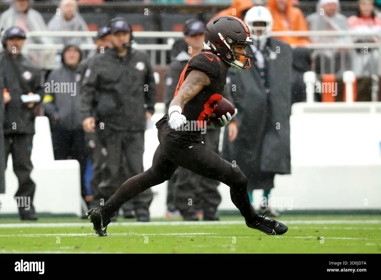 Cleveland Browns wide receiver Gage Larvadain (84) urns with the ball ...