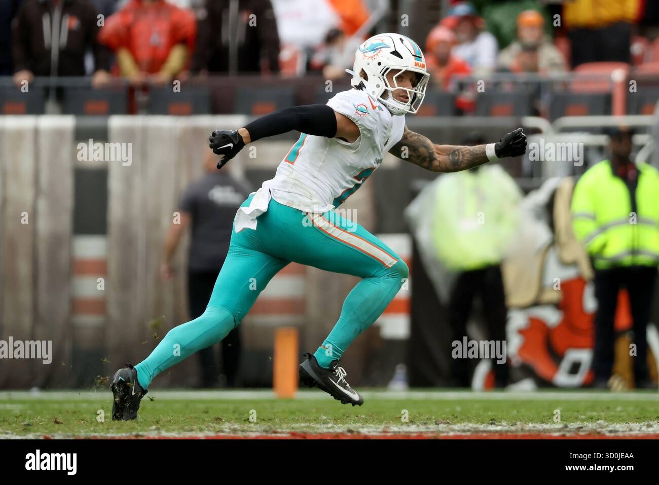 Miami Dolphins safety Ashtyn Davis (21) runs after the ball during an ...