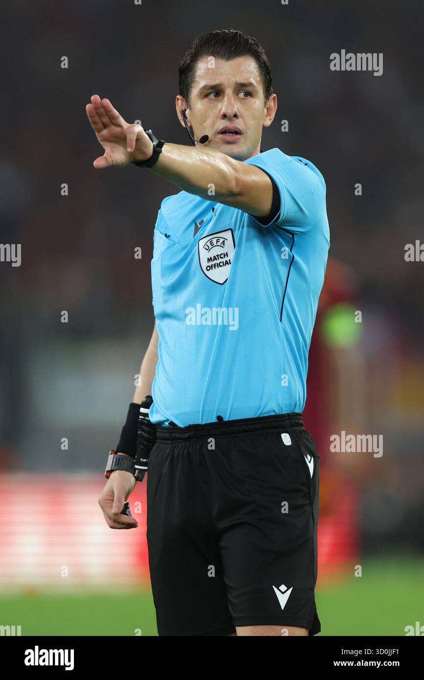 Rome, Italy. 23rd Oct, 2025. Rome, Italy - October 23, 2025: referee ...