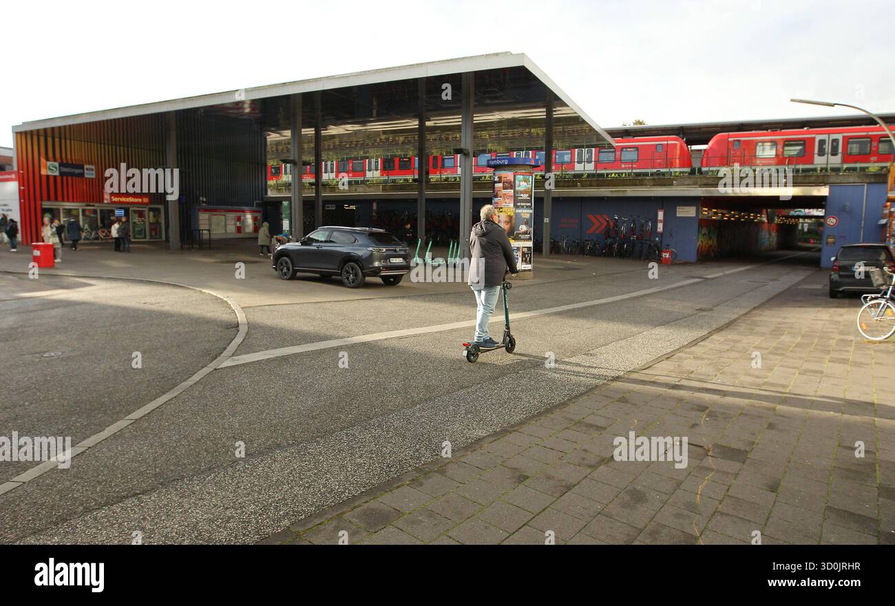 RECORD DATE NOT STATED Außenansicht auf den S-Bahnhof Stellingen ...