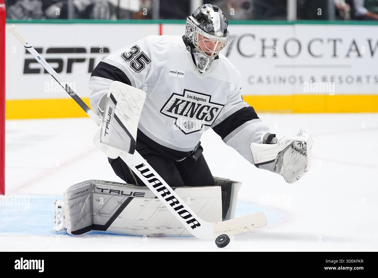 Los Angeles Kings goaltender Darcy Kuemper (35) defends the goal during ...