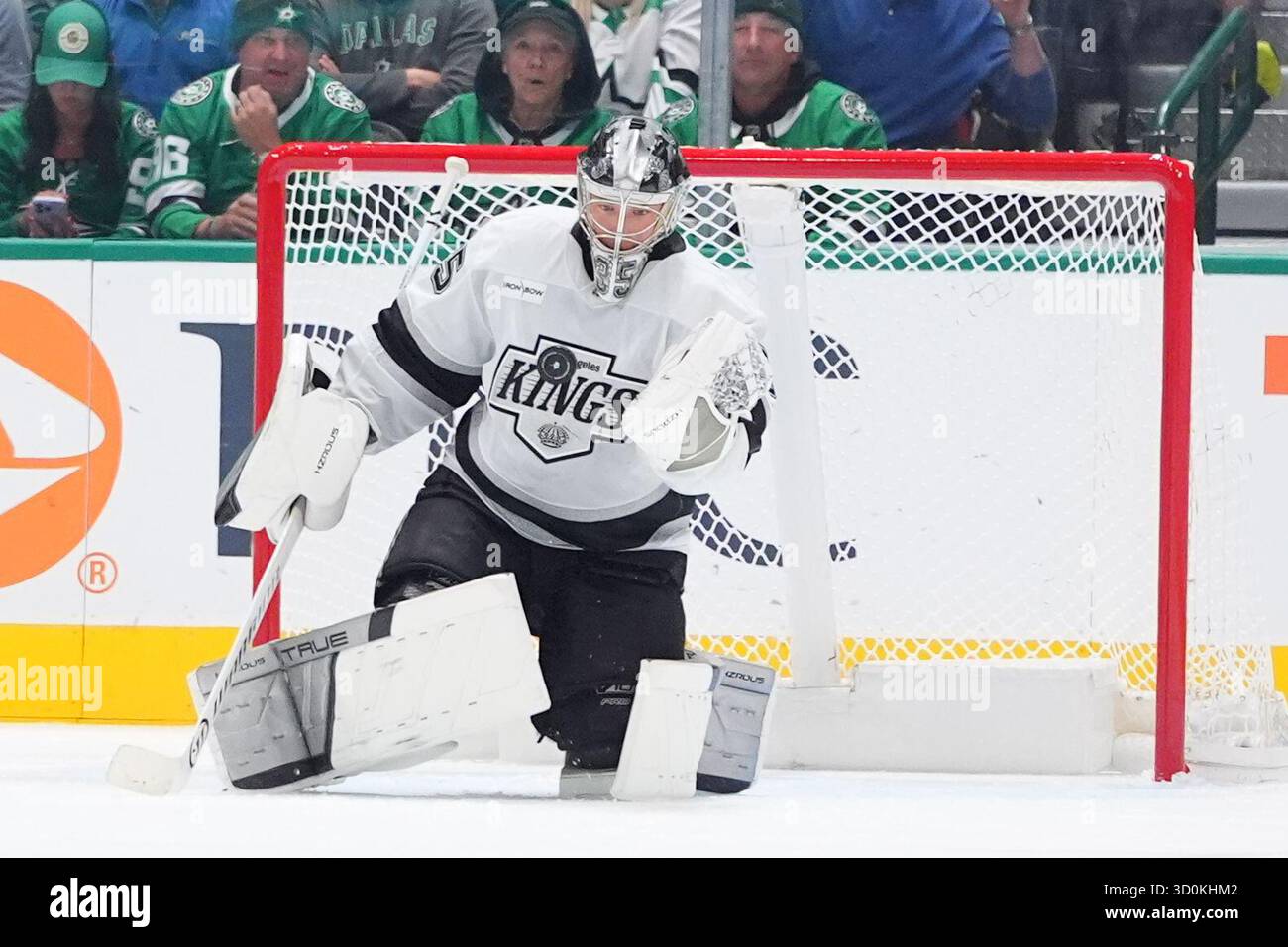 Los Angeles Kings goaltender Darcy Kuemper blocks a shot during the ...