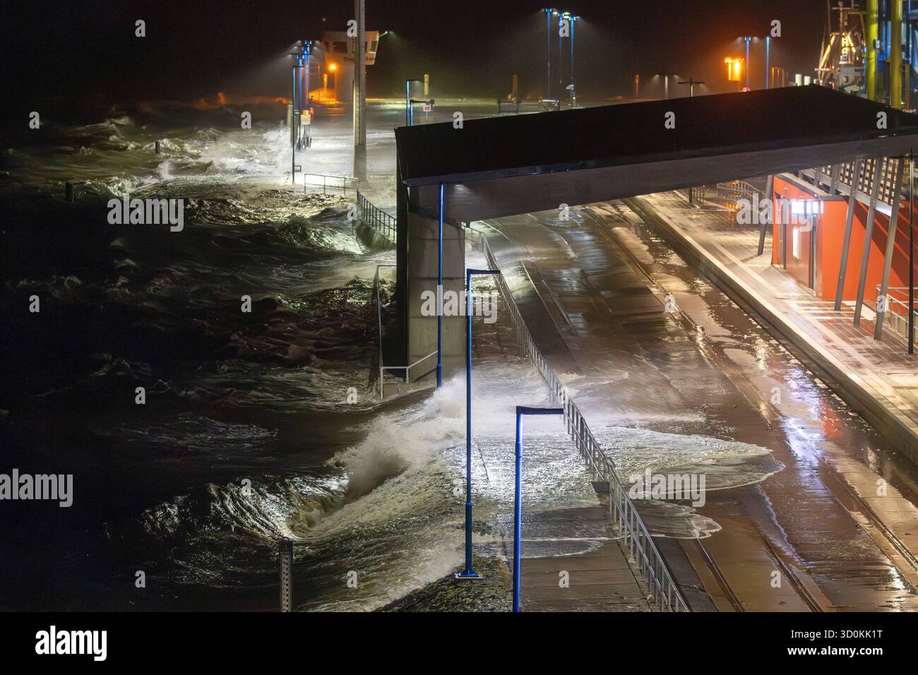Water from the North Sea crashes against the ferry port of Dagebüll ...