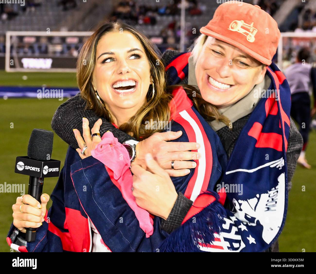 Abby Wambach US Women's soccer star surprises Alex Morgan with a 'bath ...