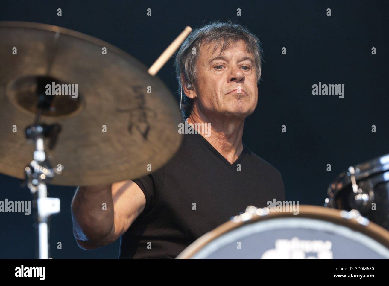 The Hooters at Kulturarena 2010 Eric Bazilian â€” vocals Robert Hyman â ...
