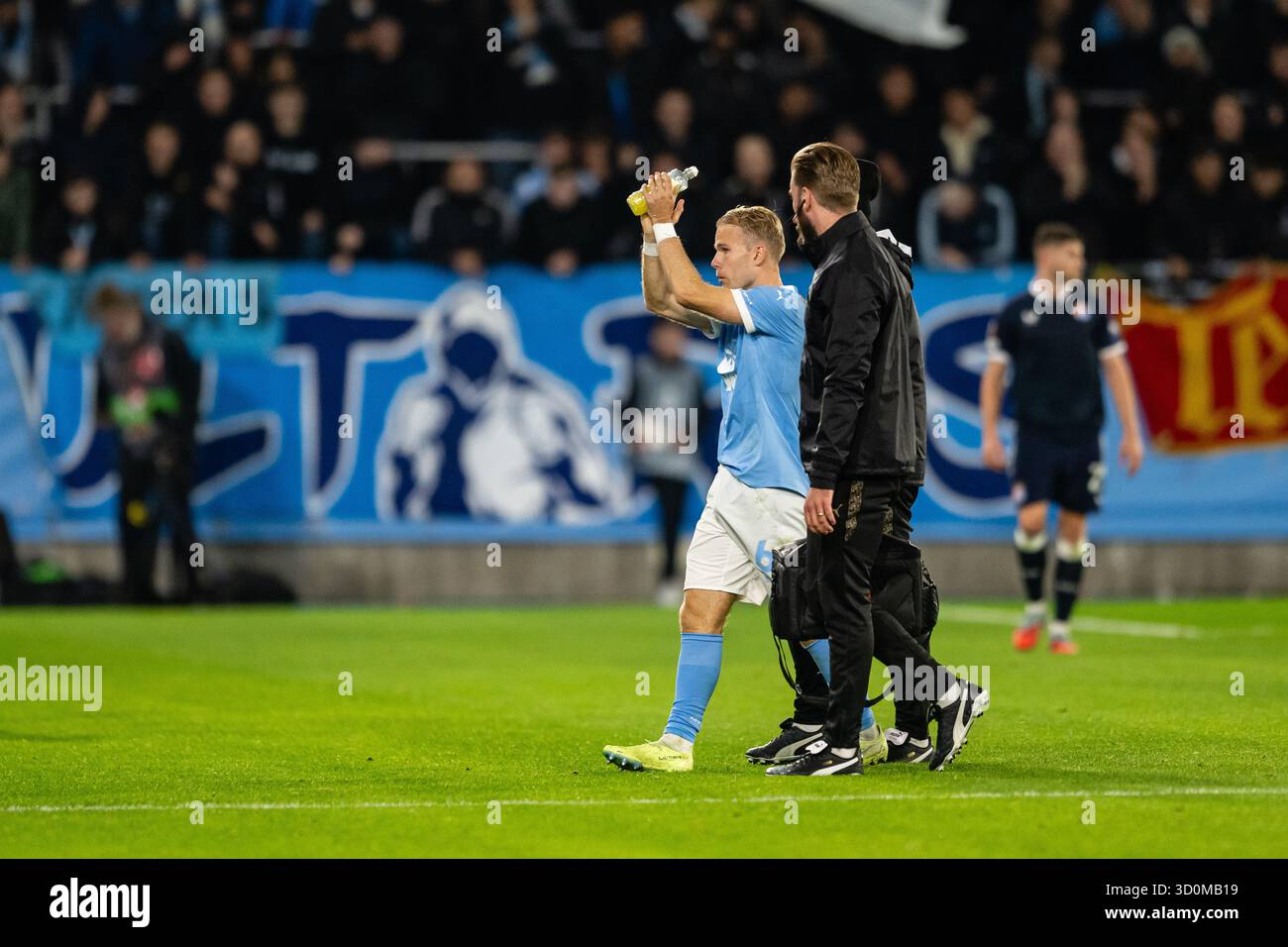 Malmo, Sweden. 23rd, October 2025. Oscar Lewicki Larsen (6) of Malmo FF ...