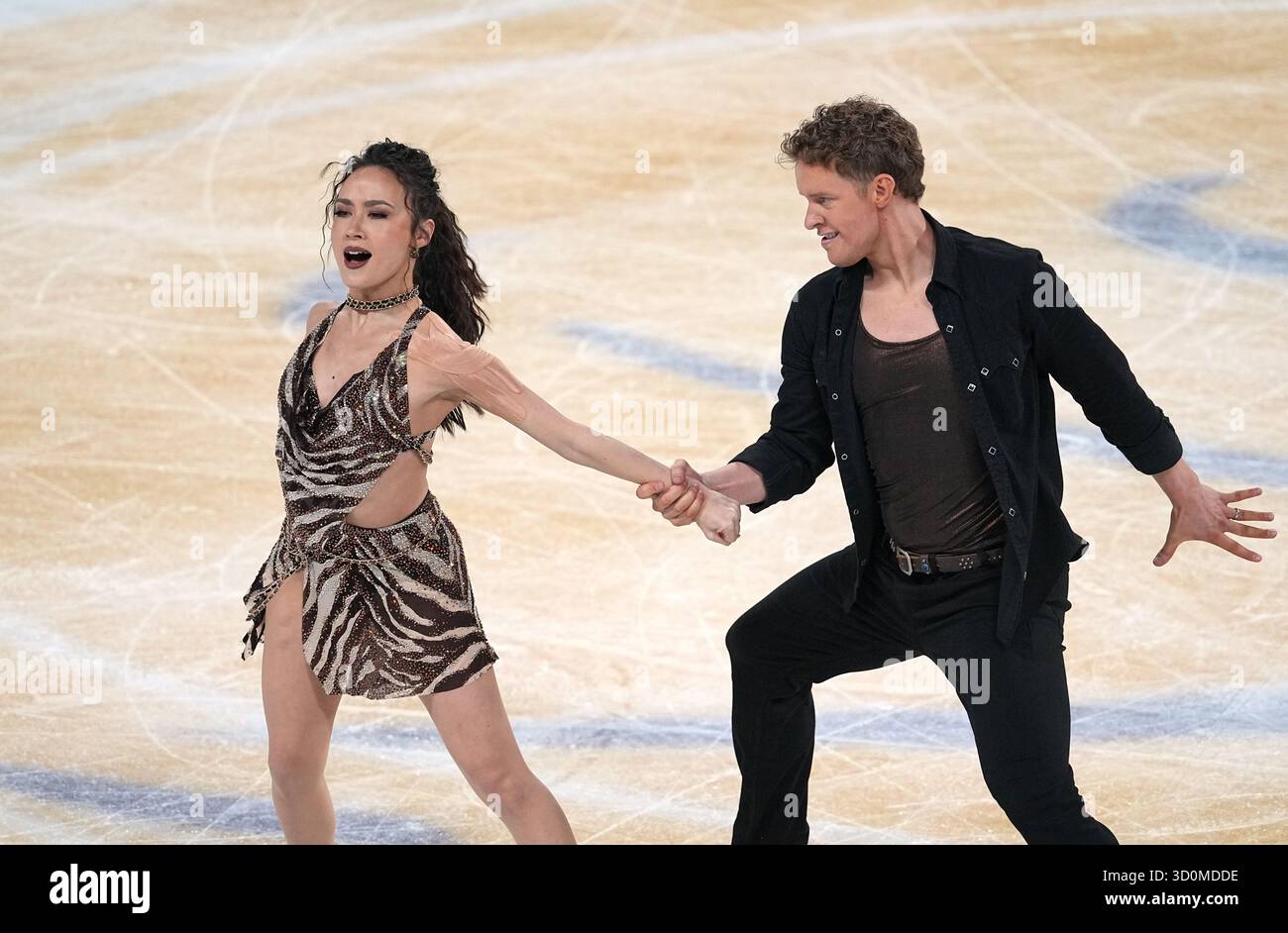 Madison CHOCK and Evan BATES of United States perform during the Ice ...