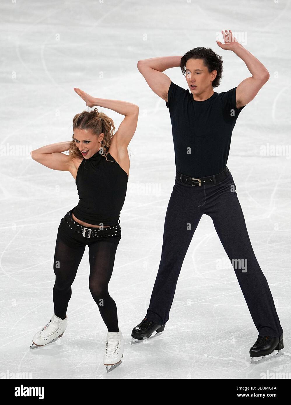 Emilea ZINGAS and Vadym KOLESNIK of United States perform during the ...