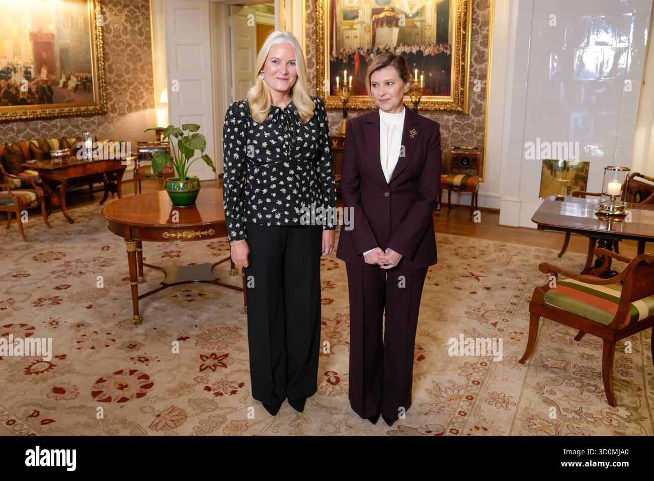 Oslo 20251024. Ukraine's First Lady, Olena Zelenska is welcomed by ...