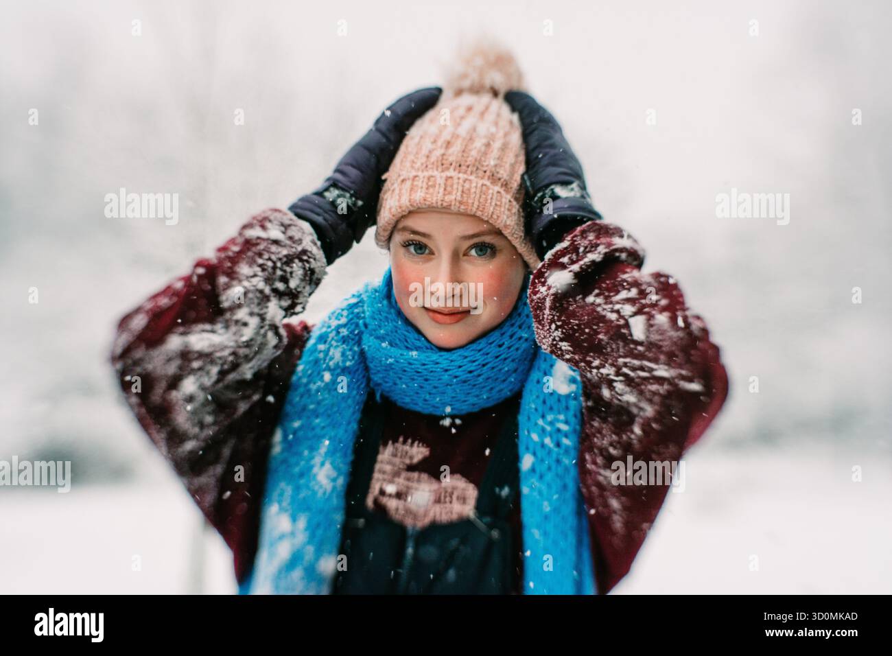 Girl in storm hi-res stock photography and images - Alamy