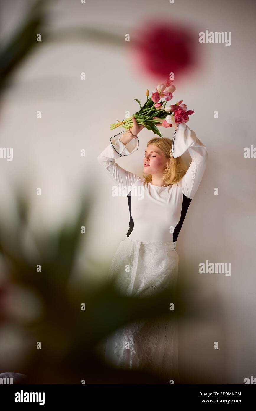 Posing indoors soft lighting hi-res stock photography and images - Alamy