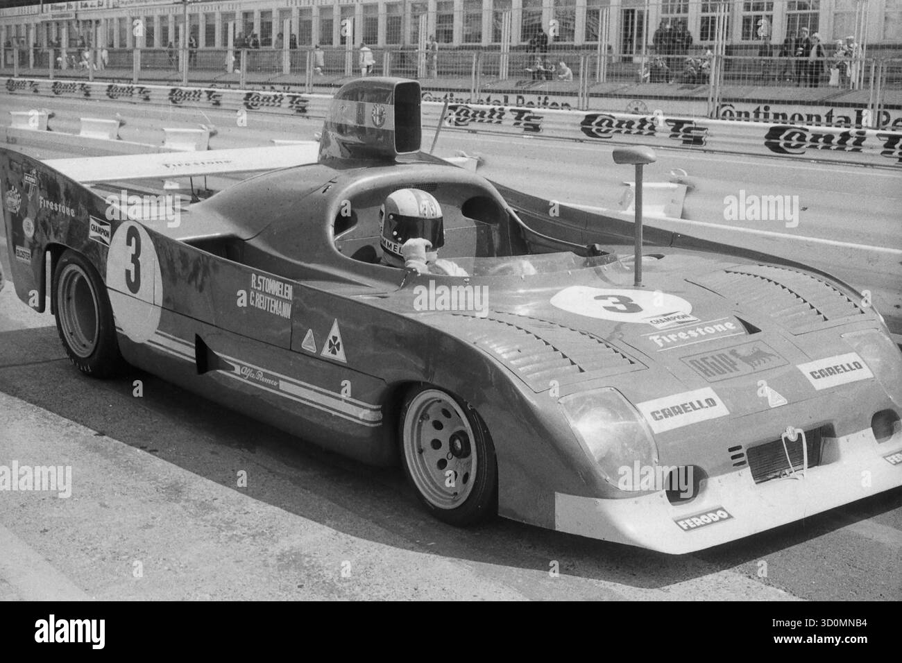 Racing driver Rolf Stommelen (born 11.07.1943) from Cologne stands with ...