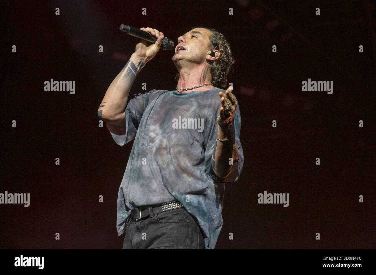 Gavin Rossdale von Bush live bei einem Konzert in der ZAG Arena ...