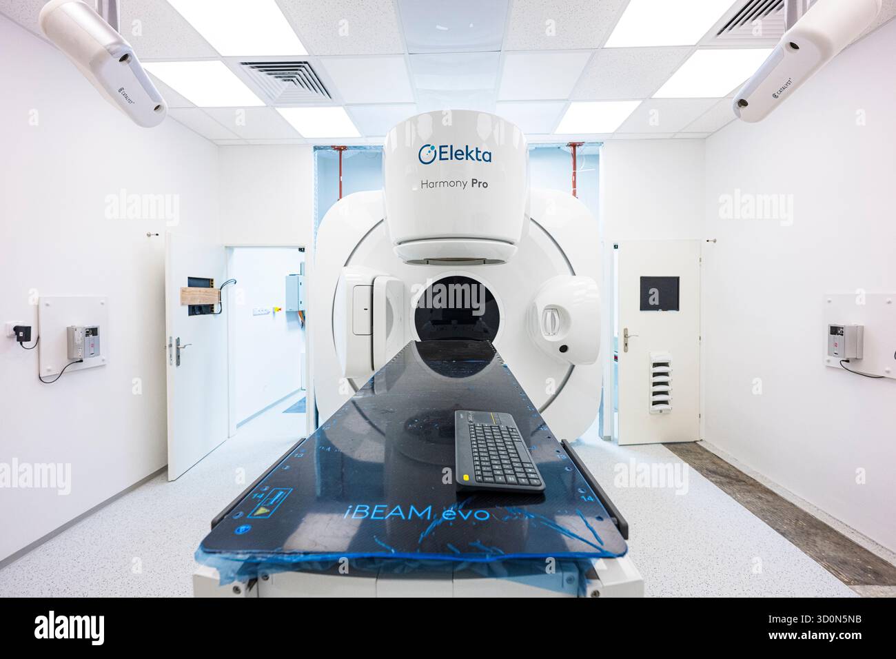 Liberec, Czech Republic. 24th Oct, 2025. Linear accelerator used in the ...