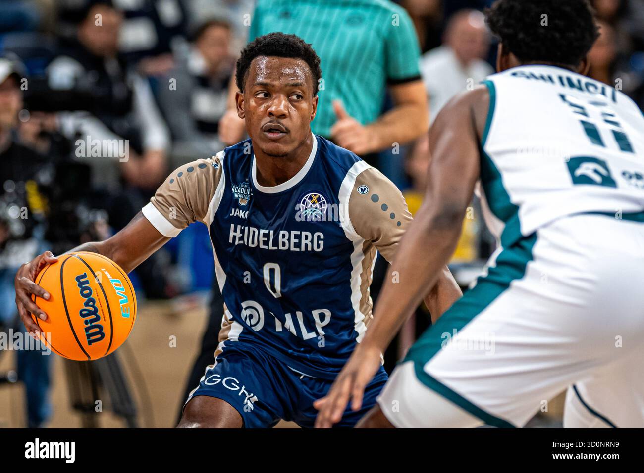 DJ Horne (0; MLP Academics Heidelberg) dribbles the ball Basketball ...