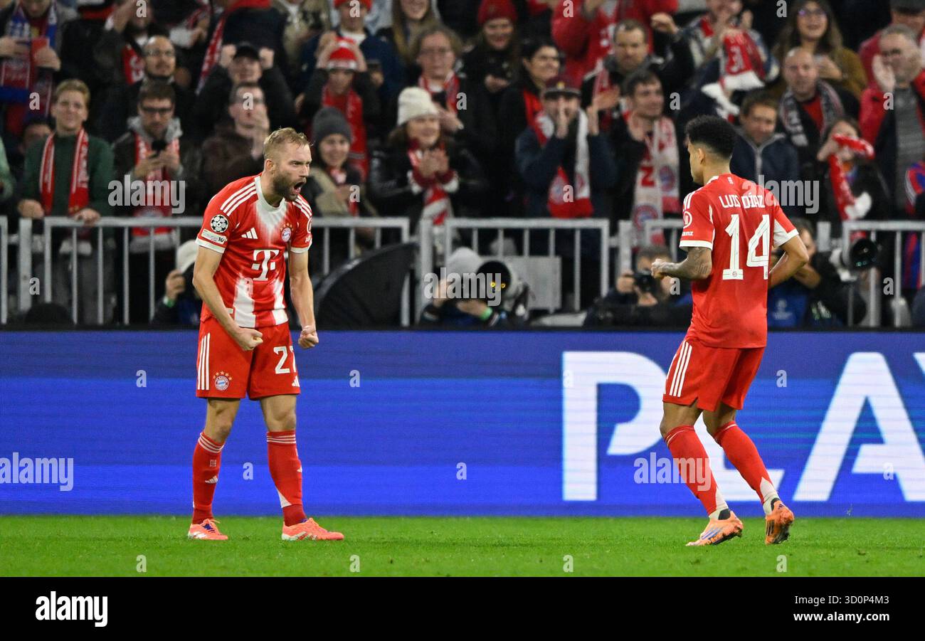 TOR zum 3:0 Luis Diaz FC Bayern Muenchen FCB (14) Torjubel Konrad ...