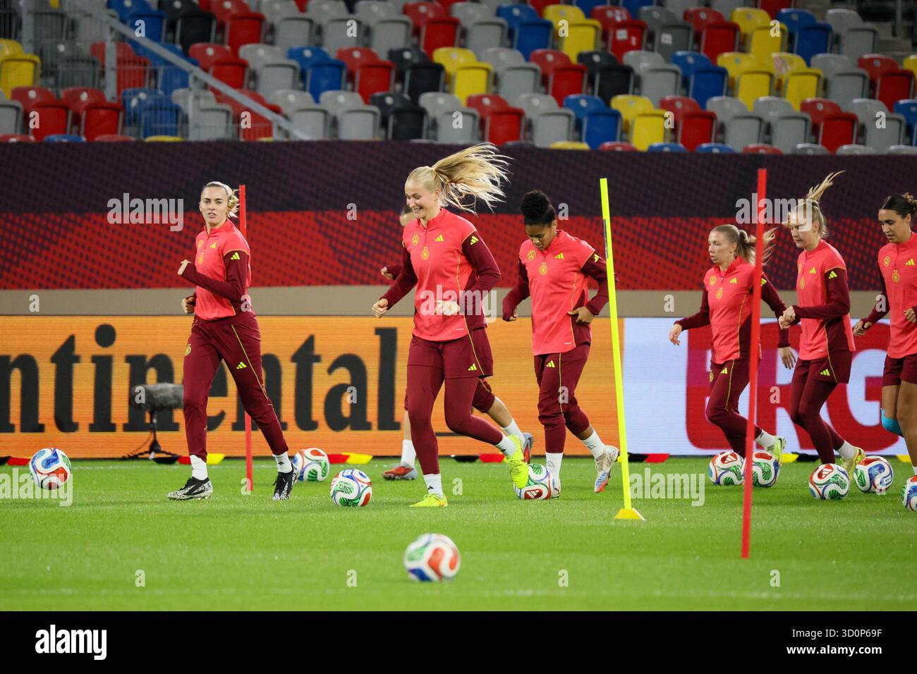 Düsseldorf, Deutschland 23. Oktober 2025: UEFA Nations League Women ...