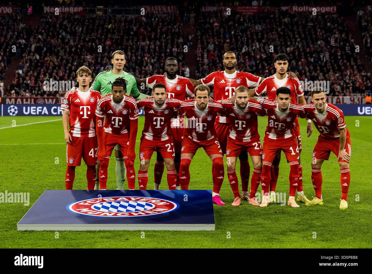 MUNICH, GERMANY - OCTOBER 22: The starting eleven of FC Bayern Munich ...