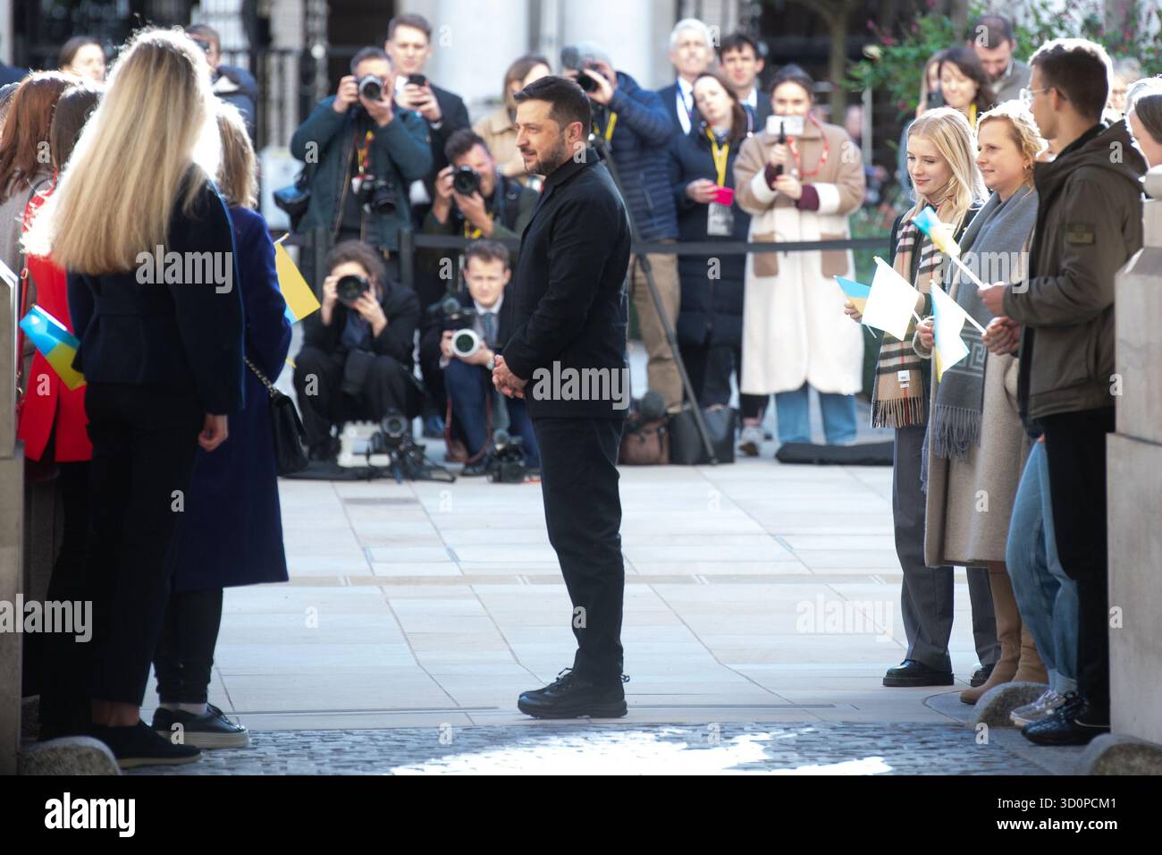 Starmer waving hi-res stock photography and images - Alamy