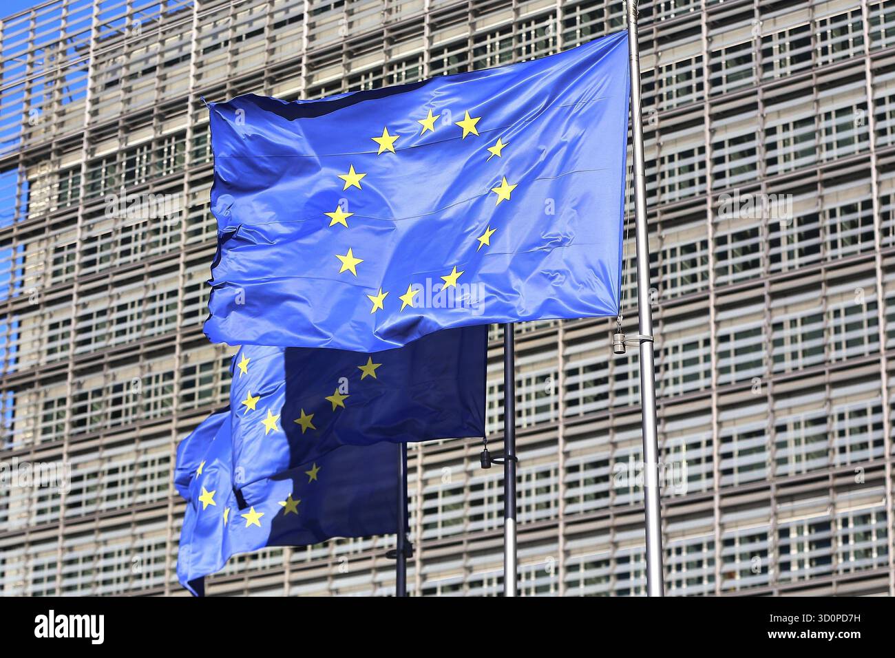 Brüssel, Belgien, 24.10.2025: EU-Fahnen *** Brussels, Belgium, 24 10 ...
