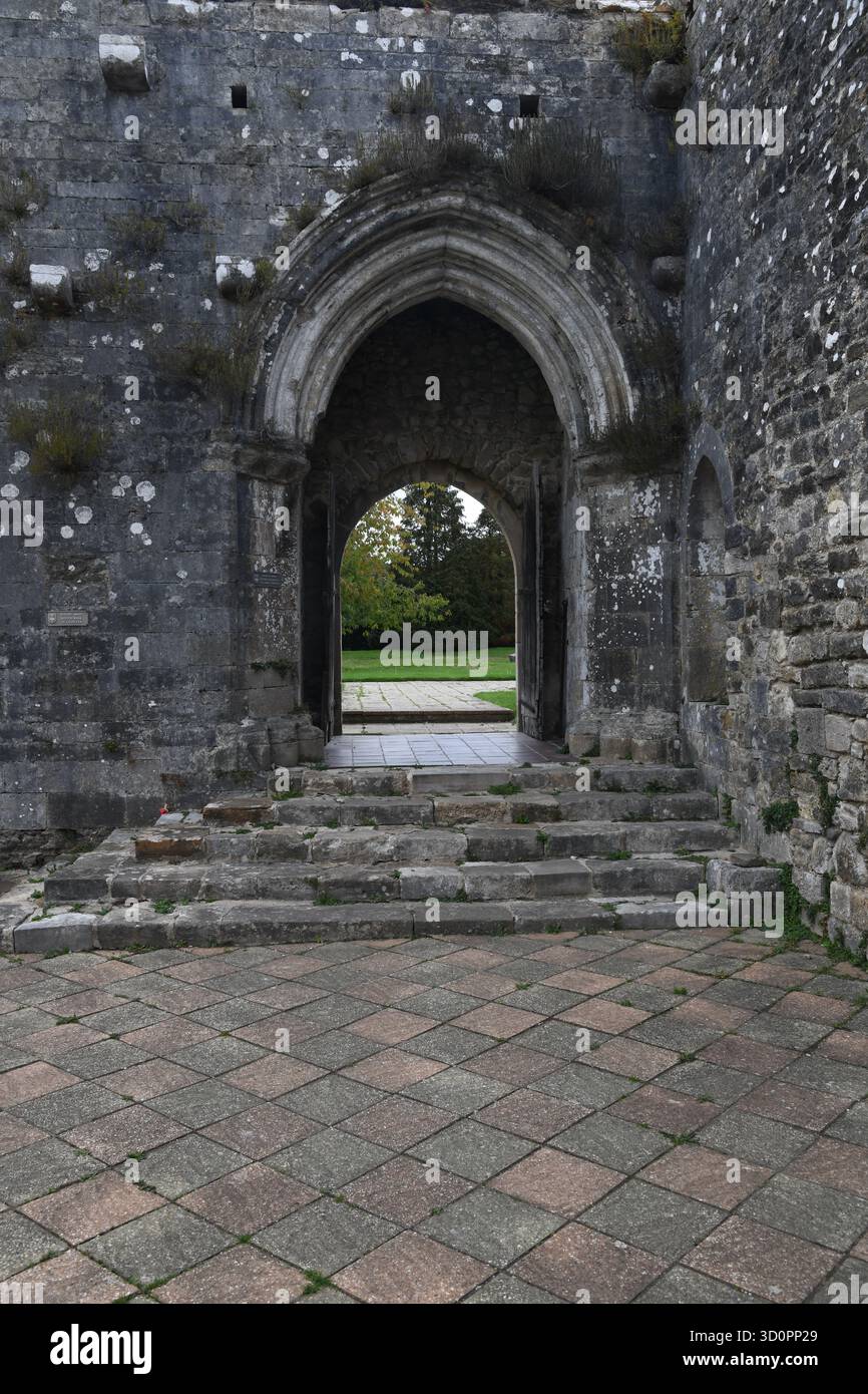 Stone built abbey hi-res stock photography and images - Alamy