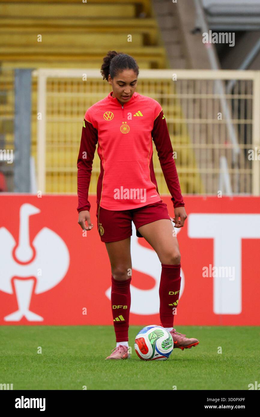 Düsseldorf, Deutschland 22. Oktober 2025: Fußball-Frauen ...