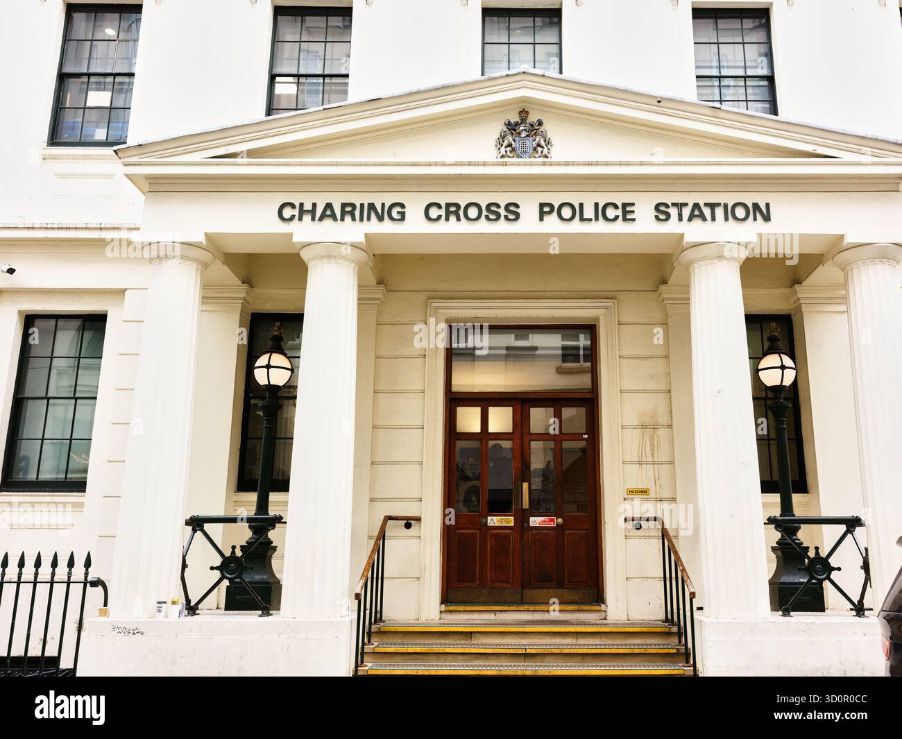 Charing cross, police station hi-res stock photography and images - Alamy