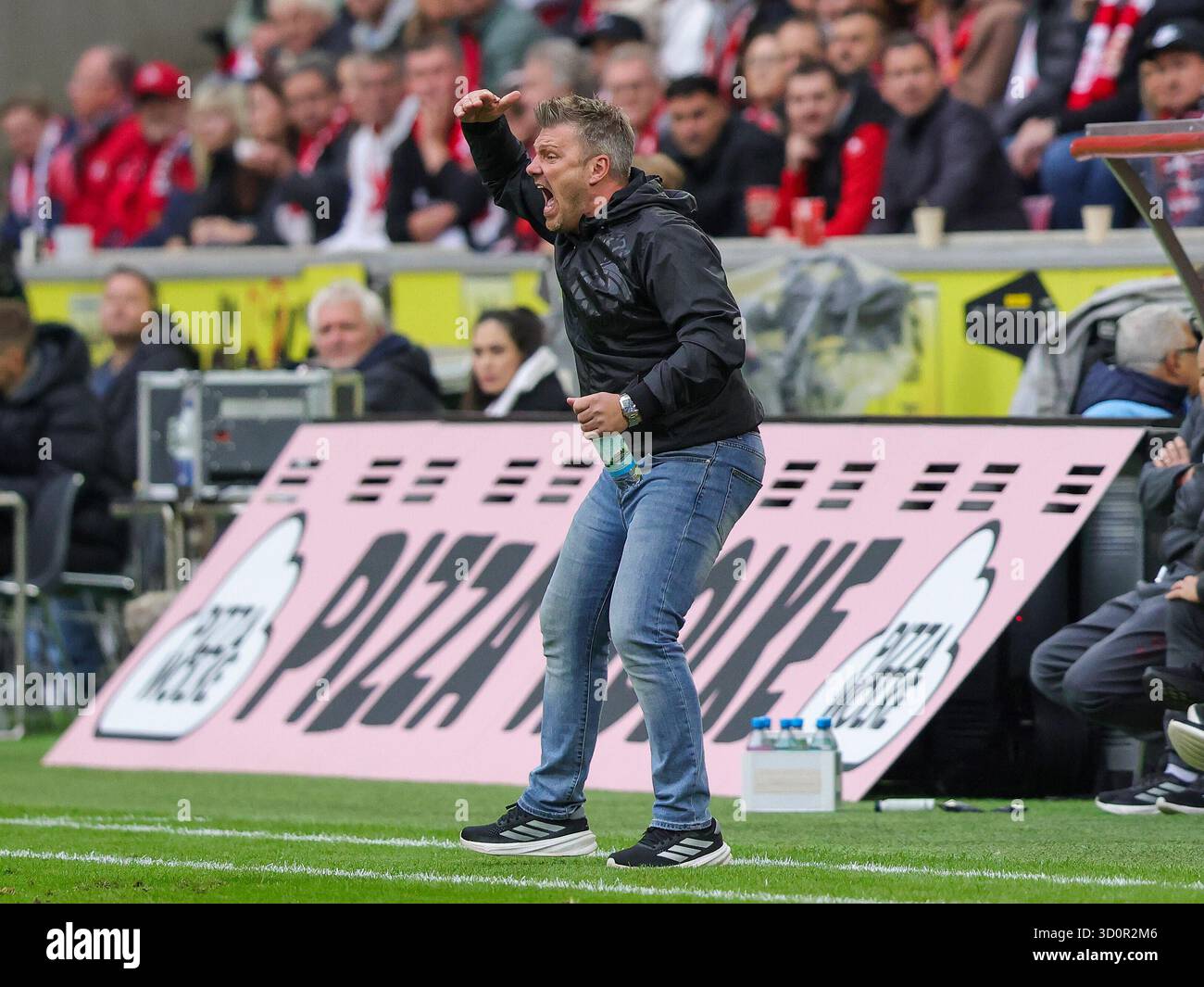 firo: October 18th, 2025, football, soccer, 1st Bundesliga, 1st league ...