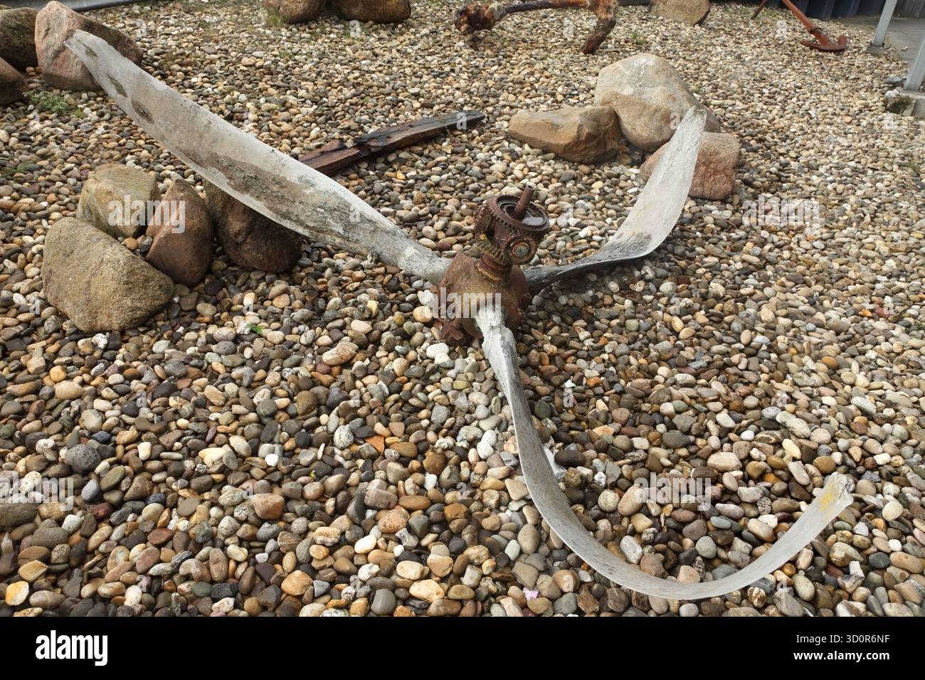 Damaged propeller crashed aircraft hi-res stock photography and images ...