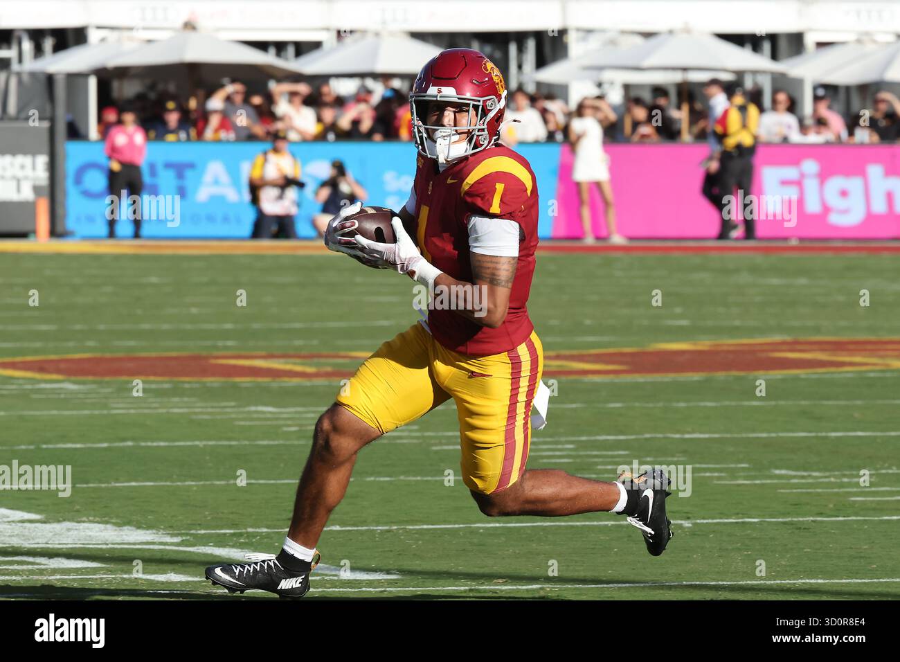 USC Trojans running back Eli Sanders (1) runs the ball during an NCAA ...