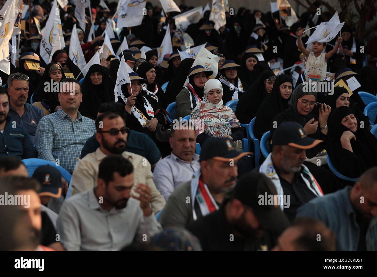 Baghdad, Iraq. 24th Oct, 2025. People gather during an election ...