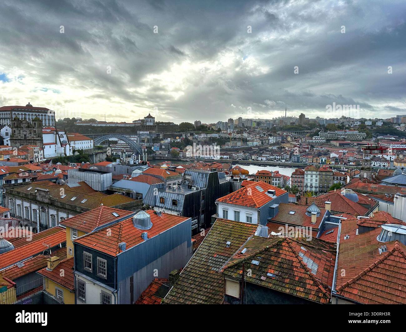 Facades azulejo porto portugal hi-res stock photography and images - Alamy