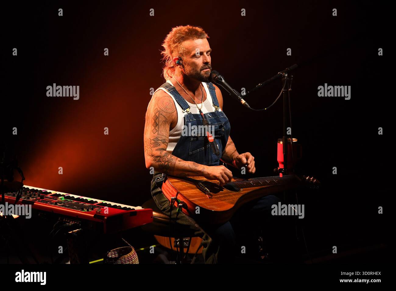 LONDON, ENGLAND - OCTOBER 21: Xavier Rudd performing at Shepherd’s Bush ...