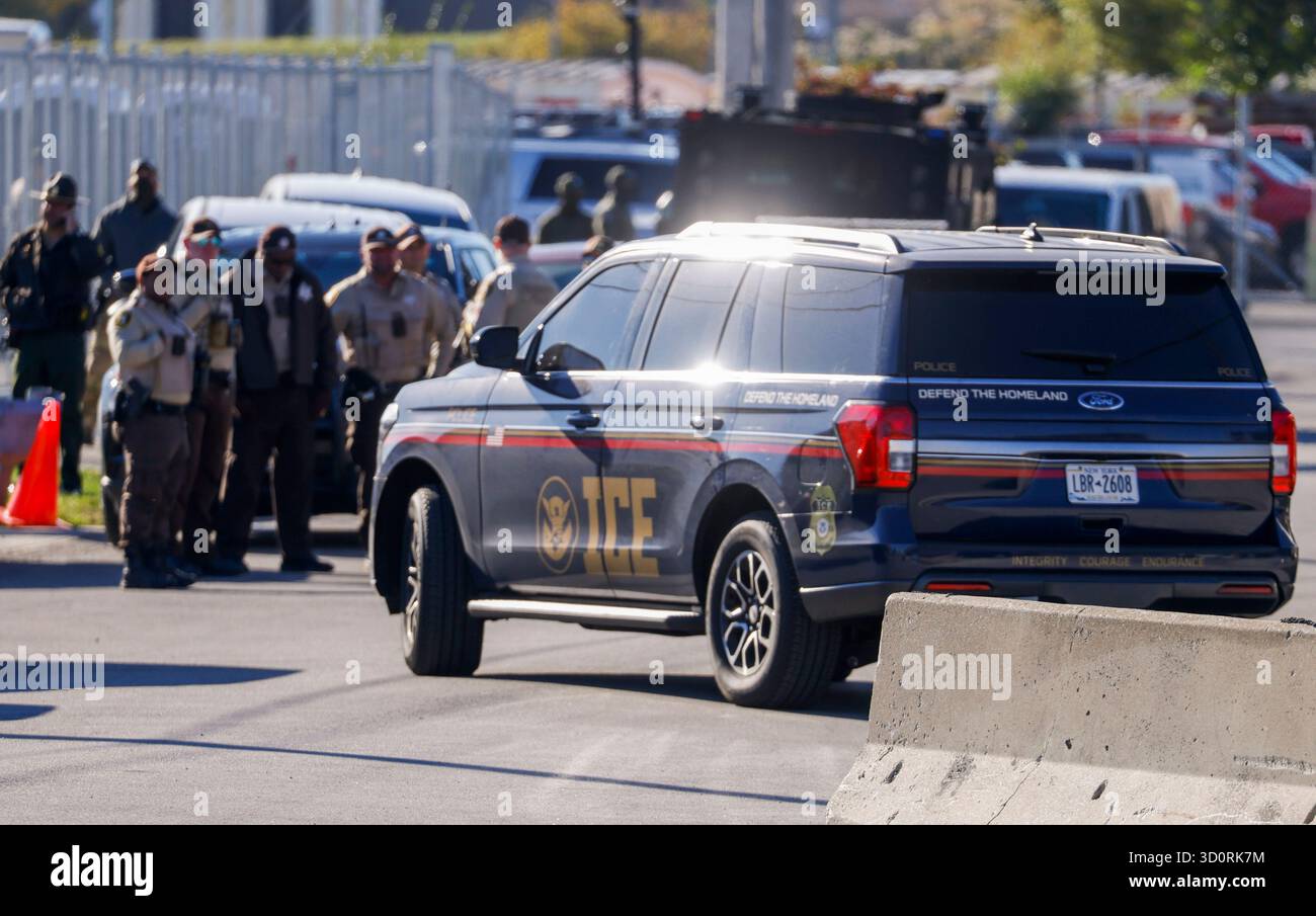 Immigration customs enforcement agents hi-res stock photography and ...